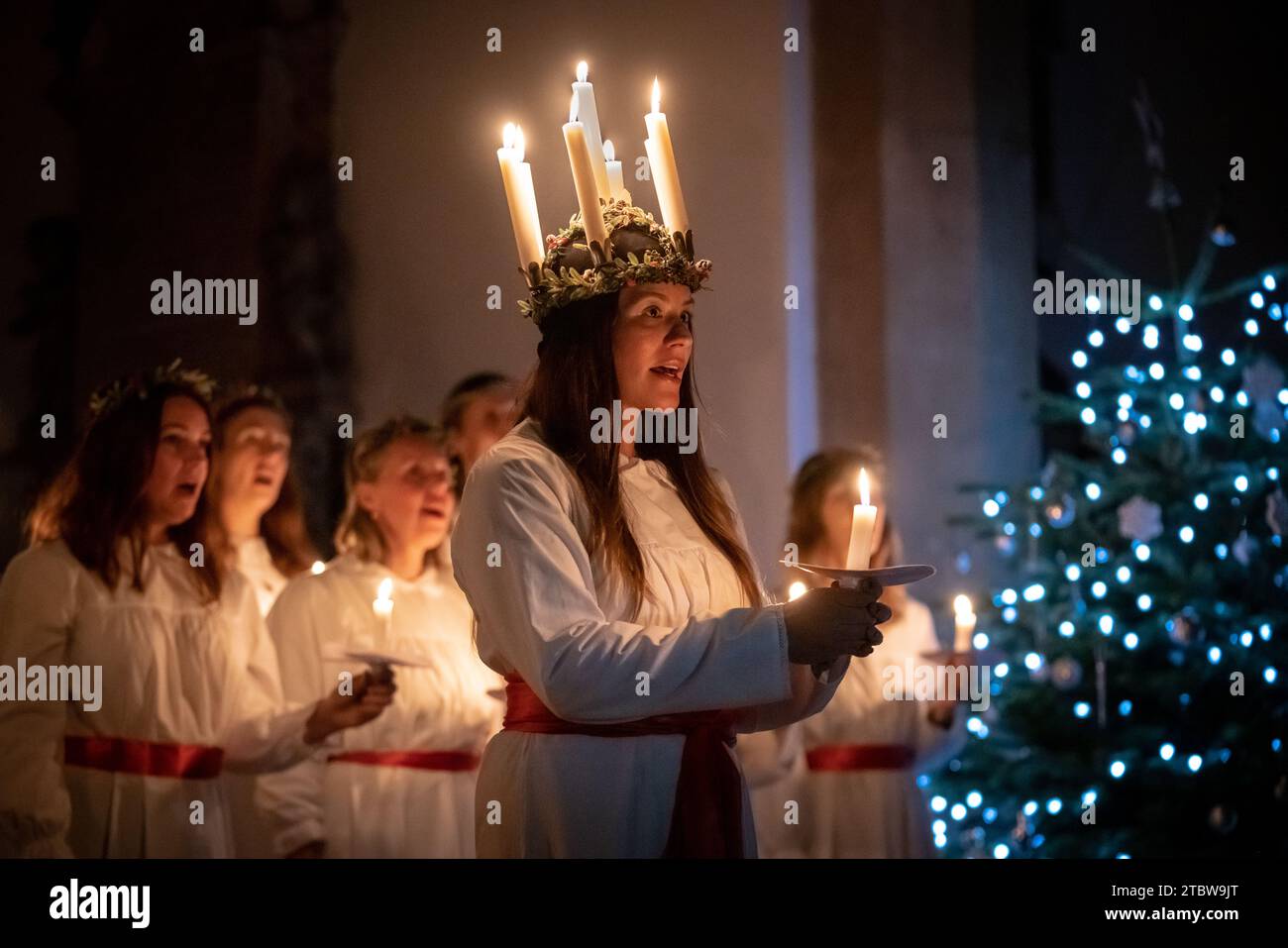 London, UK. 8th December 2023. Sankta Lucia celebrations by Norrsång ...