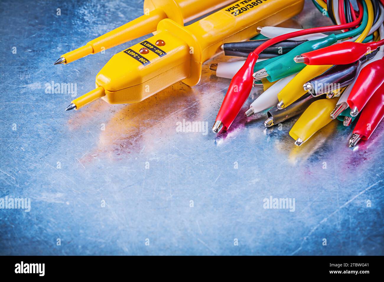 Electrical crocodile clip hi-res stock photography and images - Alamy