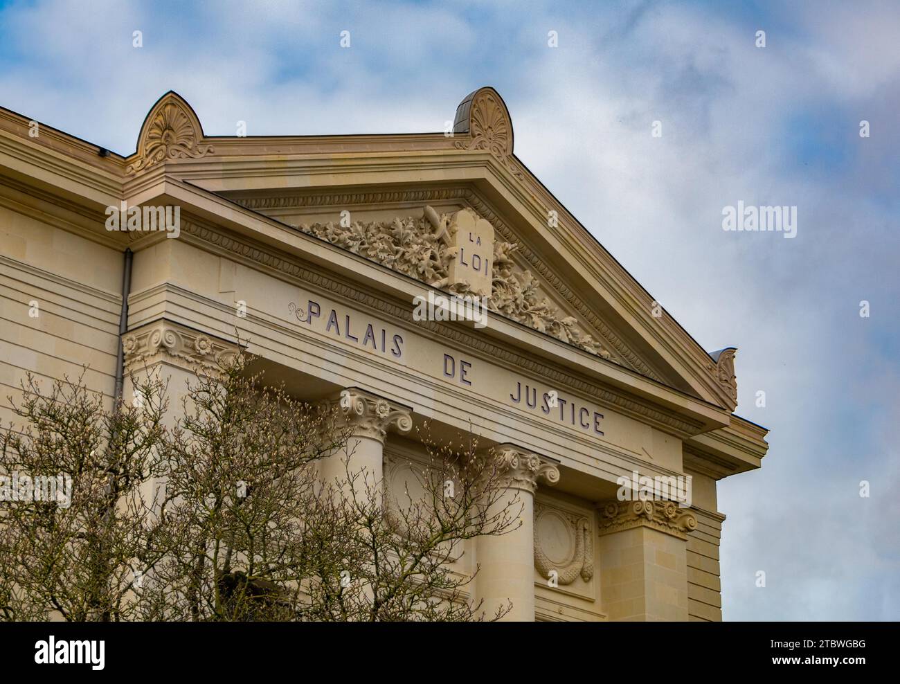 Courtroom architecture hi-res stock photography and images - Alamy