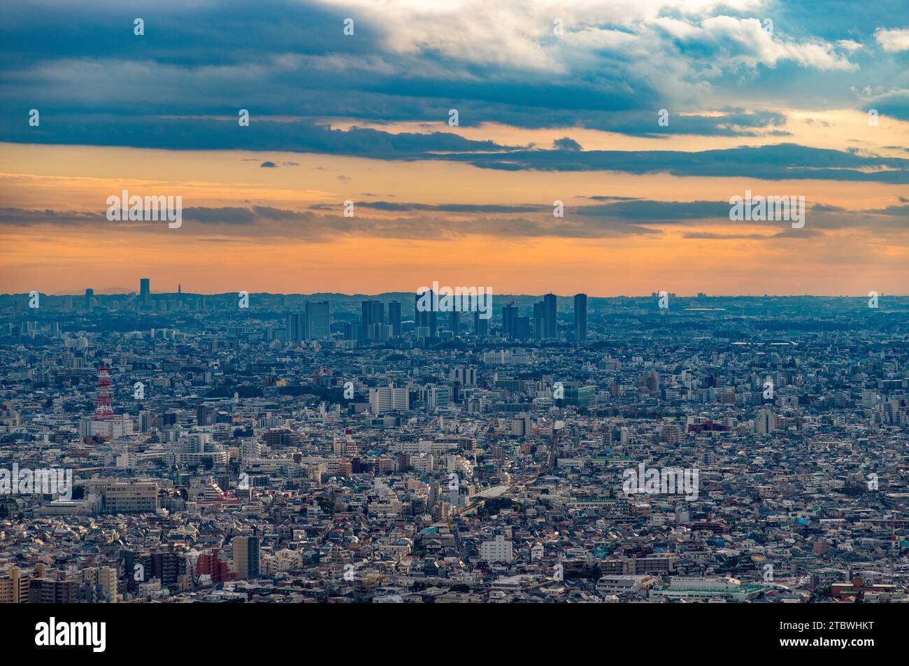Sunset sky over tokyo hi-res stock photography and images - Alamy