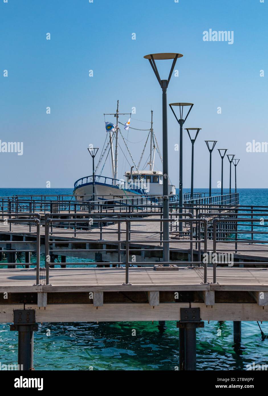 Boat next to the pier hi-res stock photography and images - Alamy