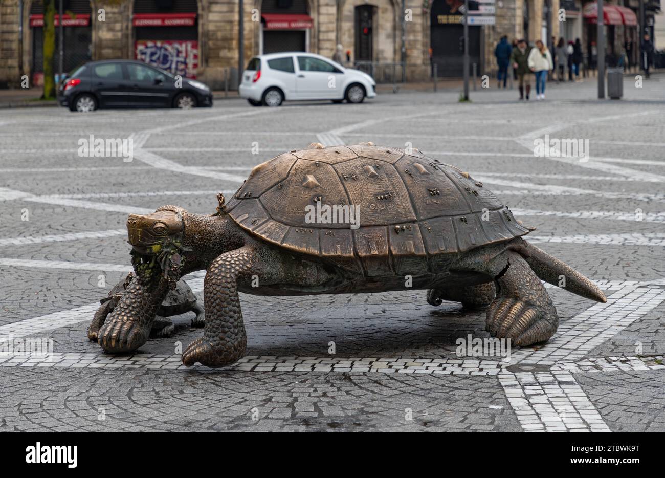 Turtle bronze sculpture hi-res stock photography and images - Alamy