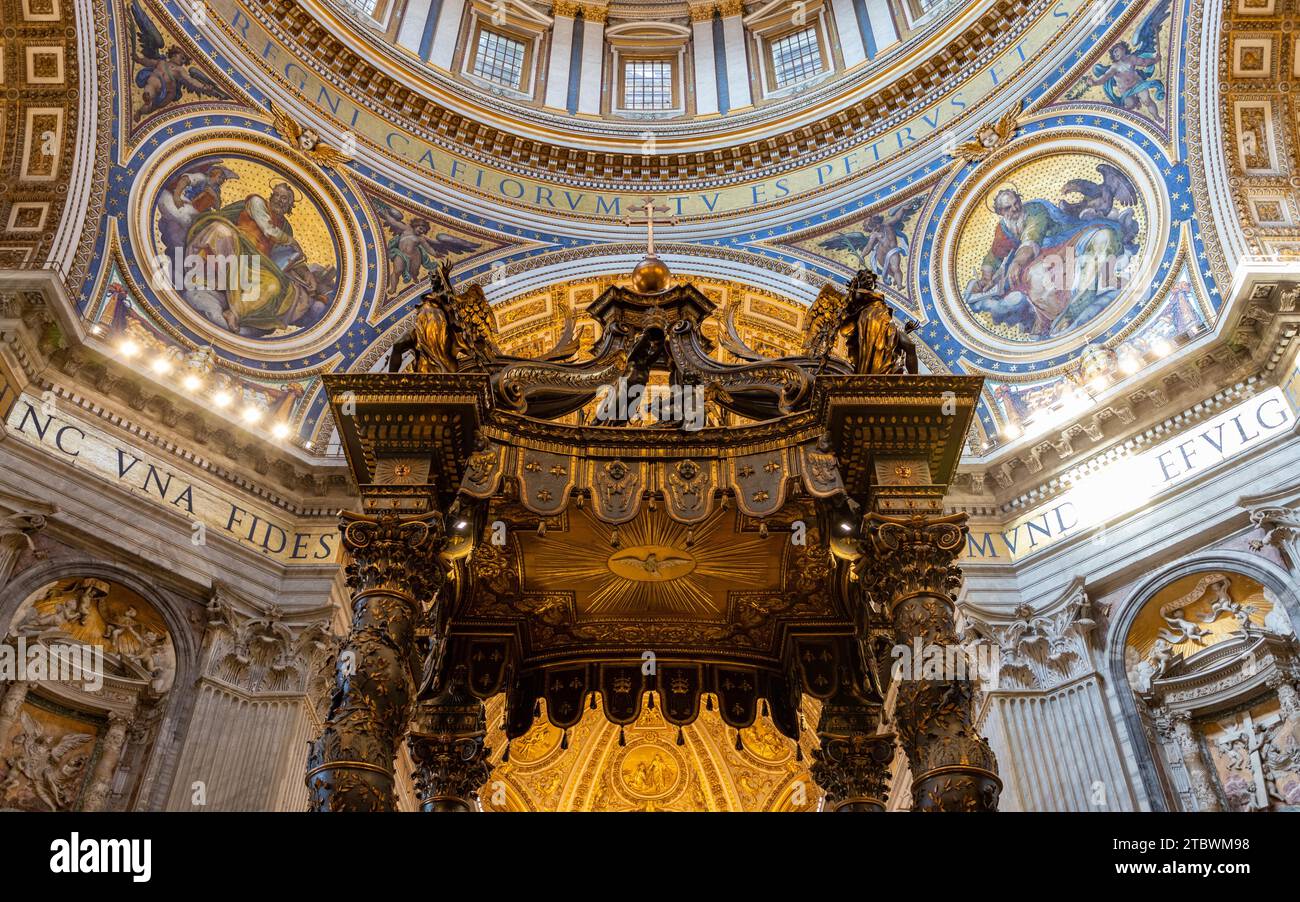 A picture of the upper section of the St. Peter's Basilica altar Stock ...