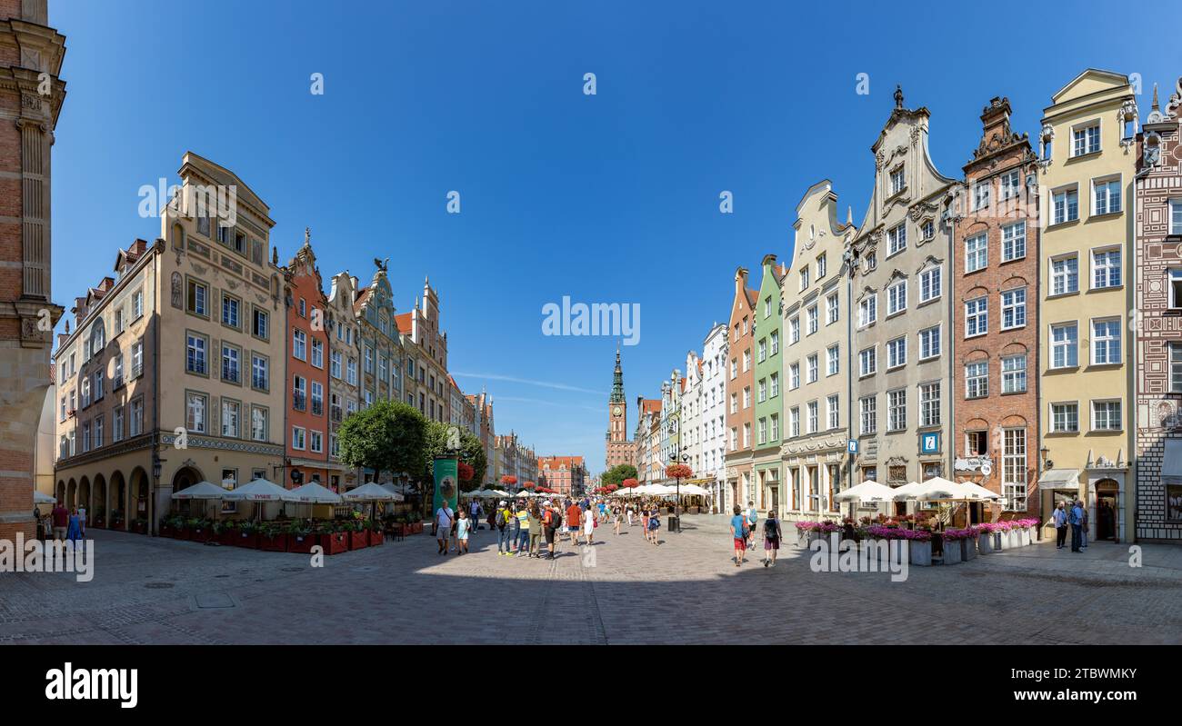 A picture of the Gdansk Long Market Square and the Main Town Hall Stock ...