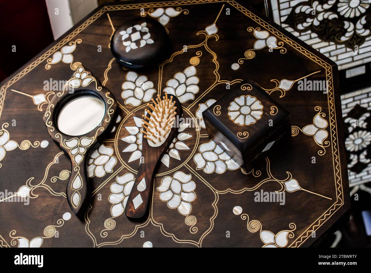 Ottoman mirror hi-res stock photography and images - Alamy