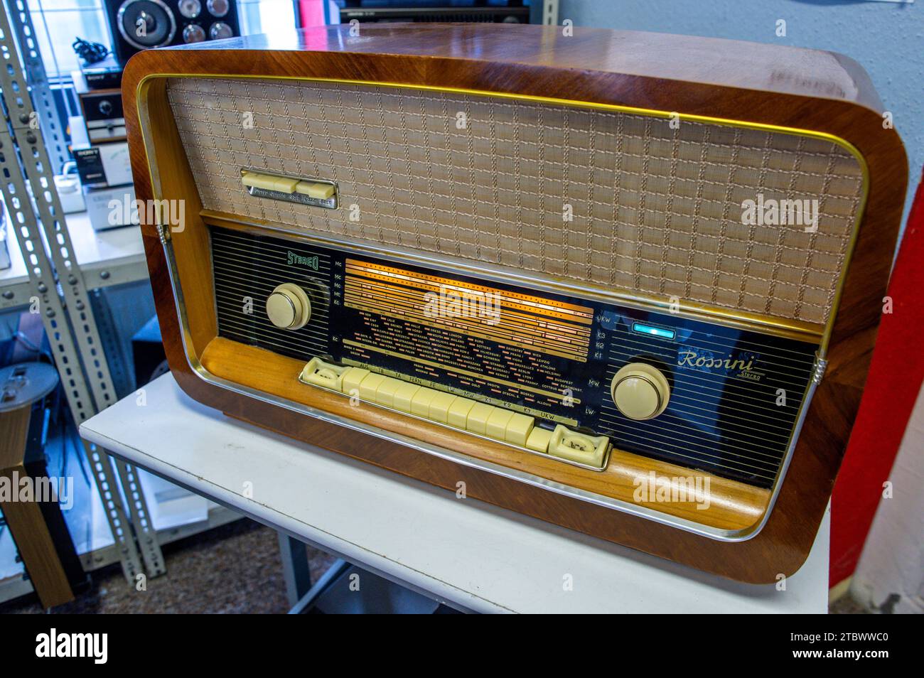 Electrical appliances 1950s hi-res stock photography and images - Alamy