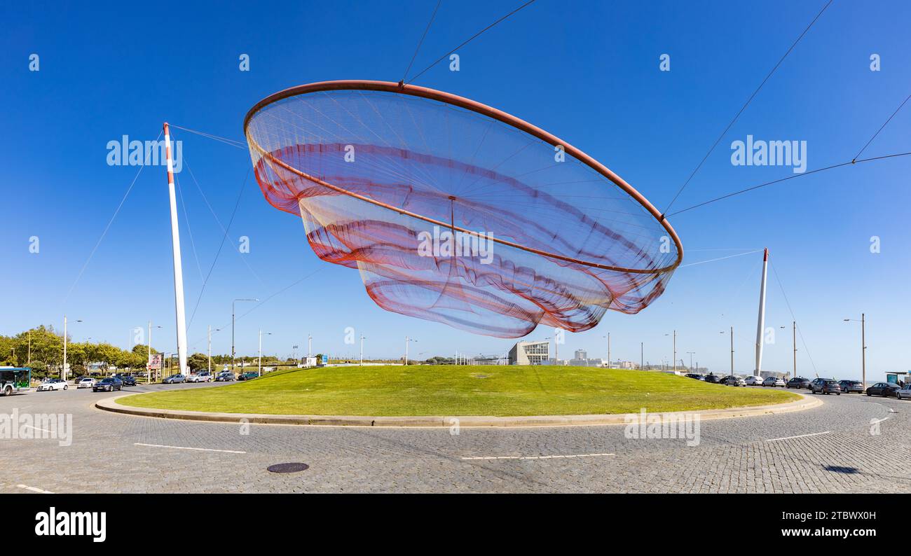 A picture of the dynamic sculpture She Moves, created by Janet Echelman ...