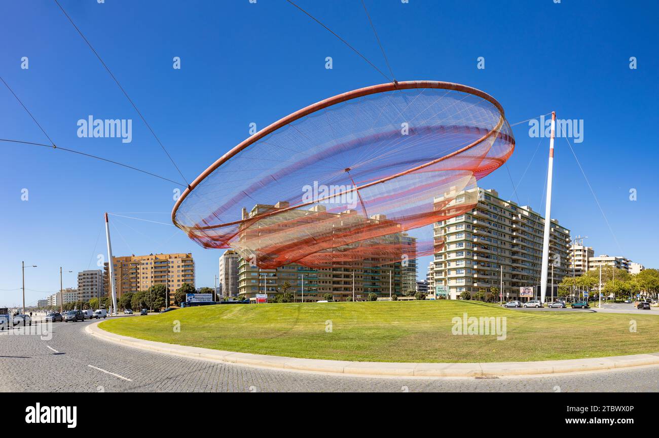 A picture of the dynamic sculpture She Moves, created by Janet Echelman ...