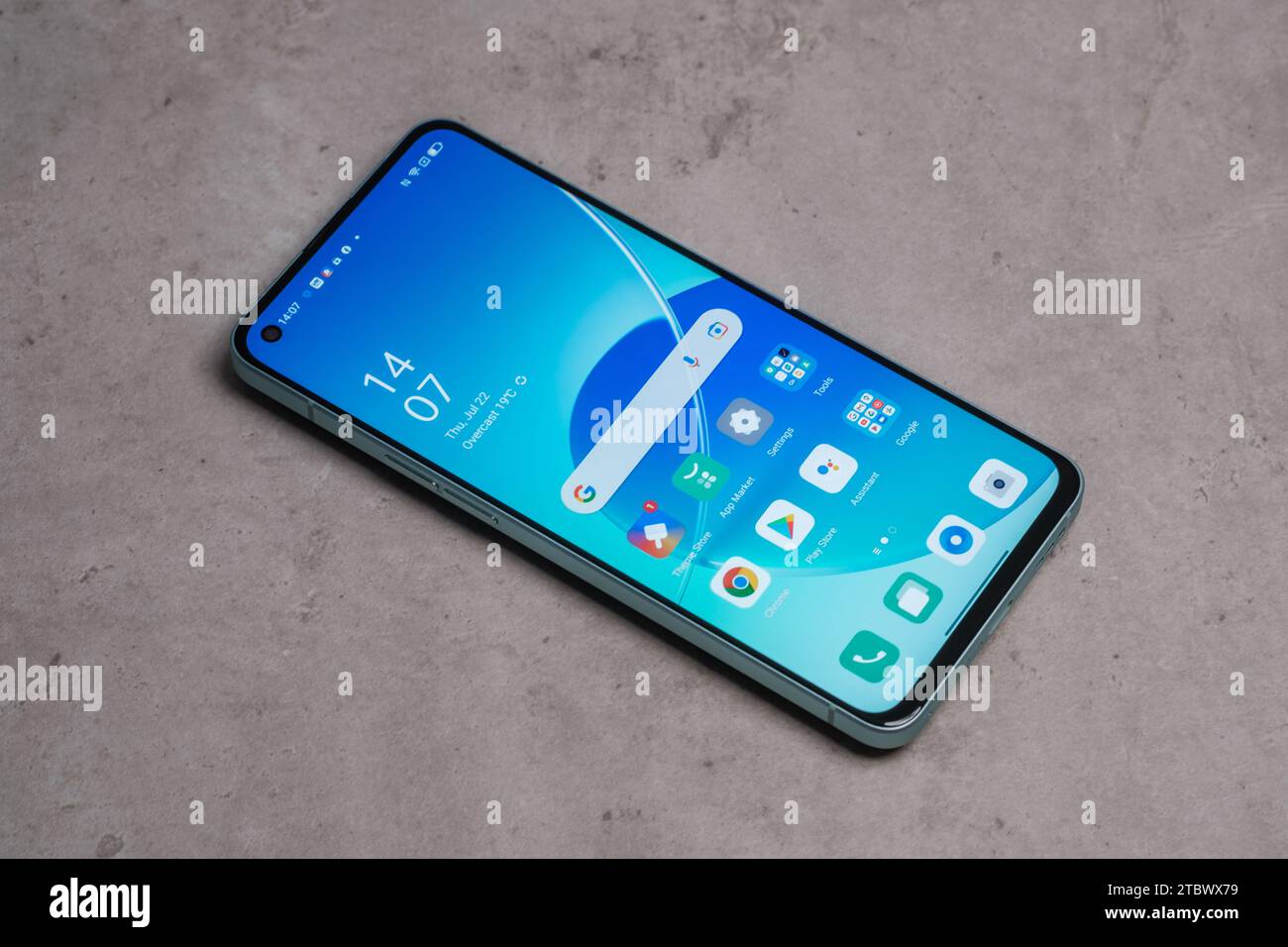 Oppo reno 5 pro hi-res stock photography and images - Alamy