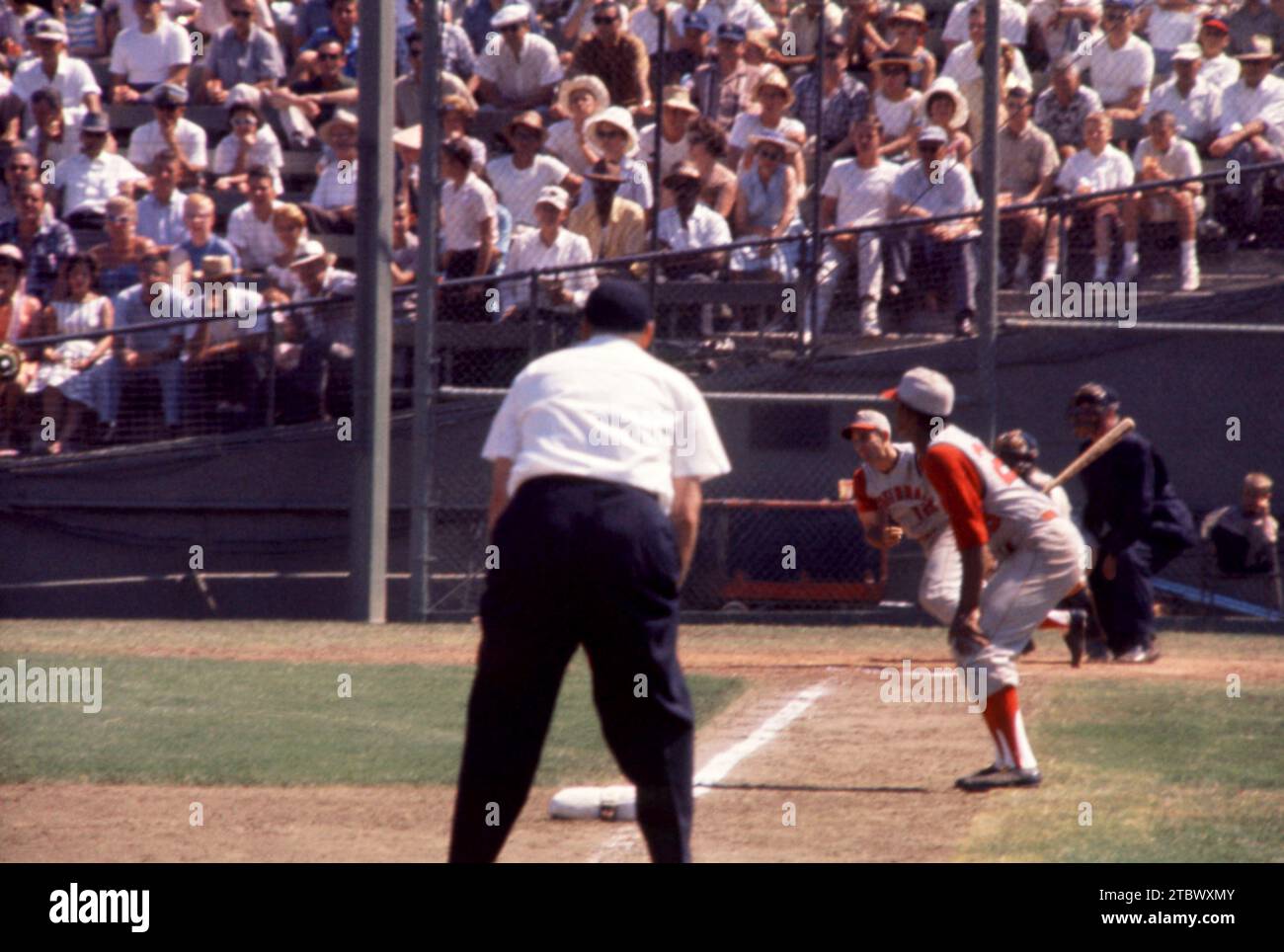 LOS ANGELES, CA - JULY 9: Vada Pinson #28 of the Cincinnati Reds leads ...