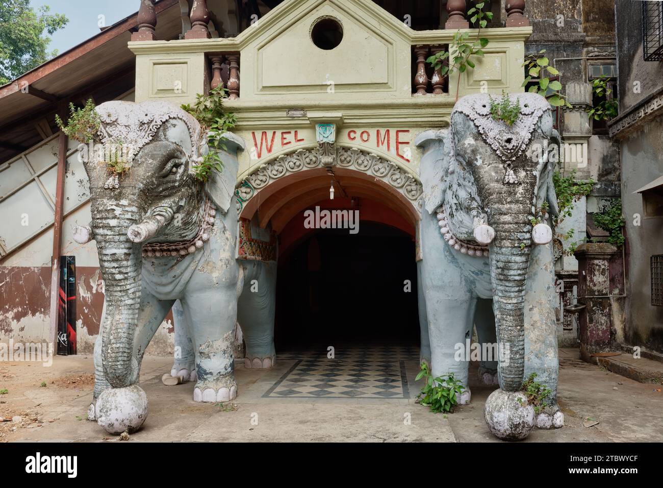 The iconic Elephant Gate or Duhatti Dwar, a side entrance to the former ...