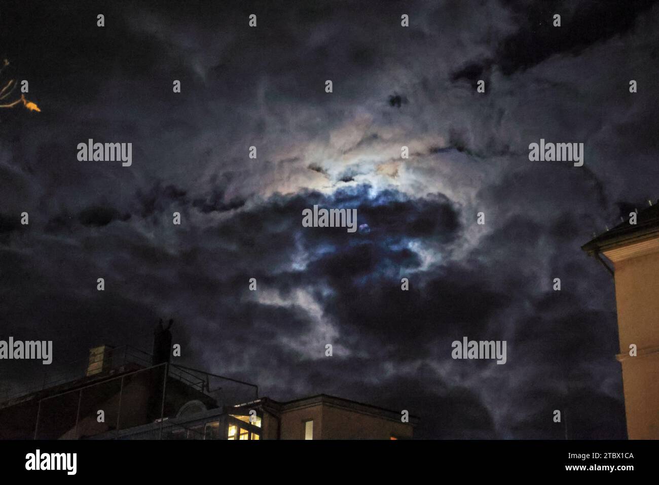 Early evening sky hi-res stock photography and images - Alamy