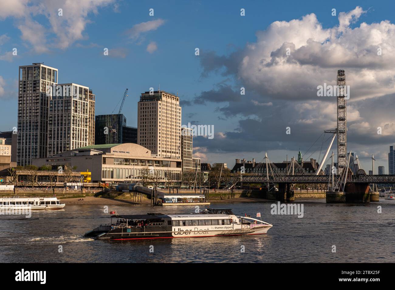 Golden jubilee bridges london hi-res stock photography and images - Alamy