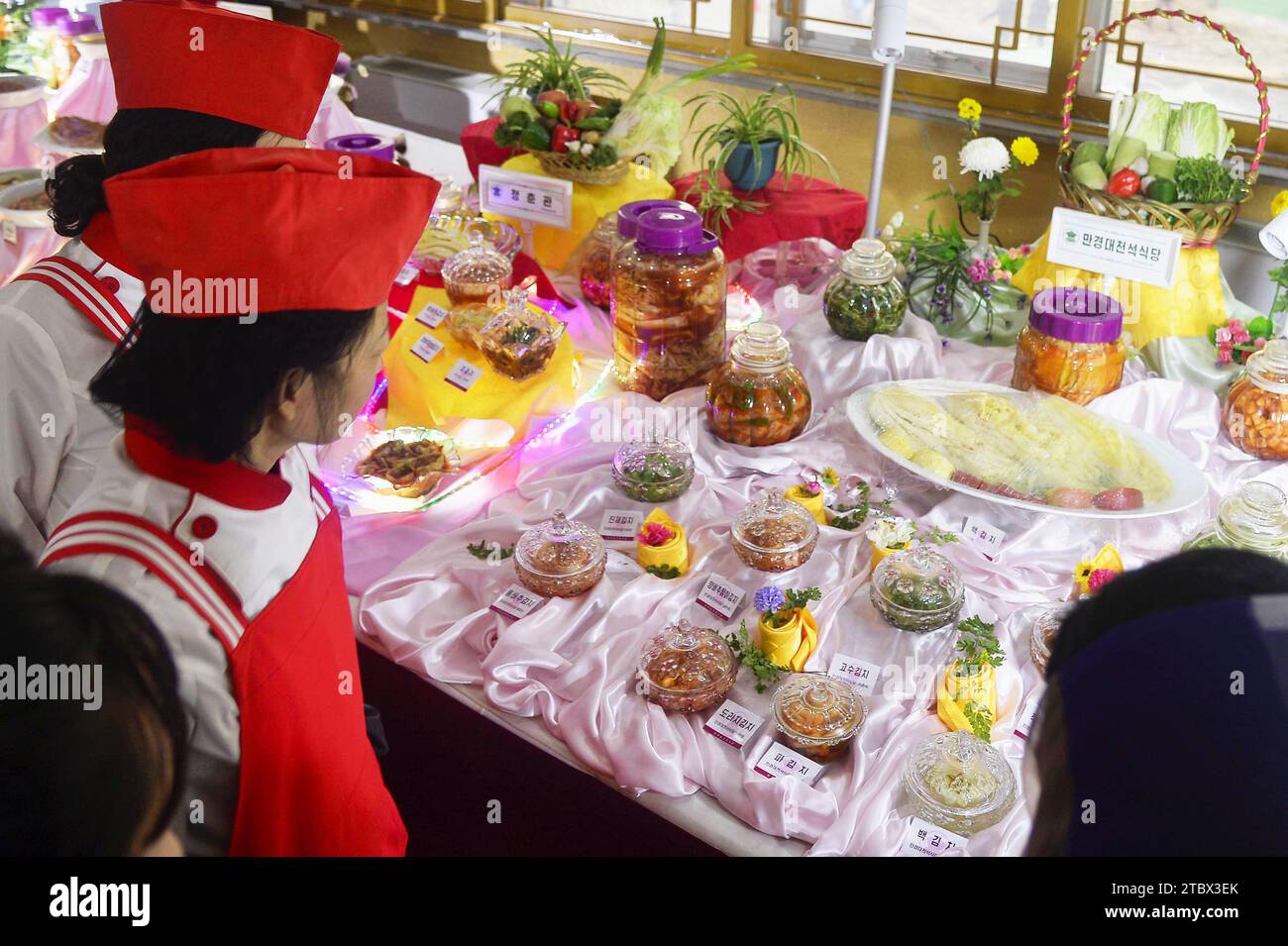 Photo shows a variety of kimchi dishes displayed at an exhibition ...