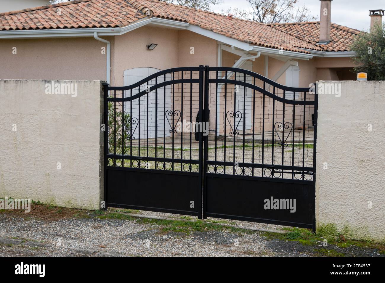 Raw iron gates hi-res stock photography and images - Alamy