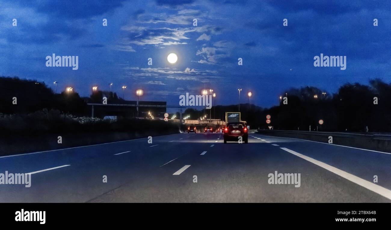 Hamburg, Germany. 29th Oct, 2023. The full moon stands over the ...