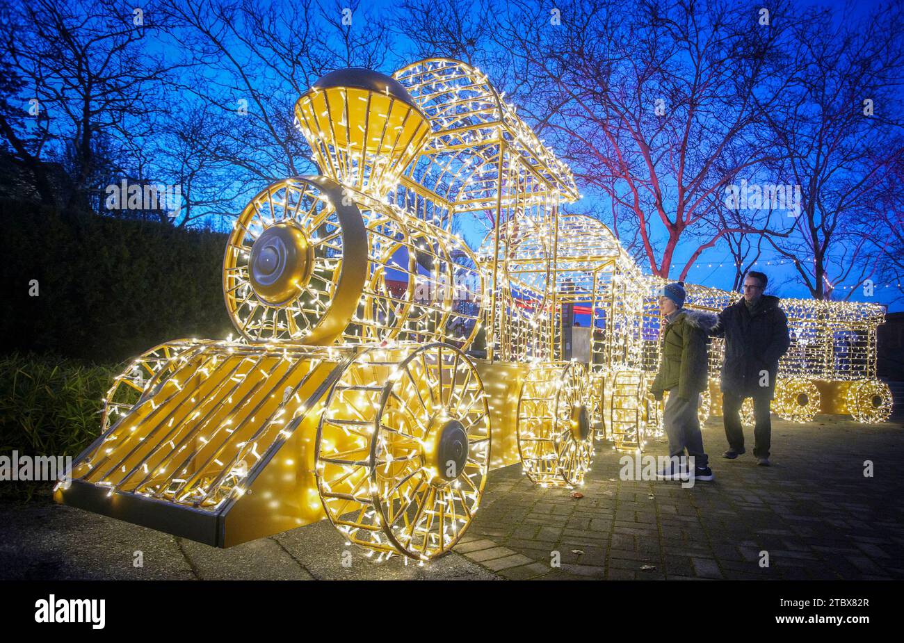 Vancouver, Canada. 8th Dec, 2023. People look at a light installation ...