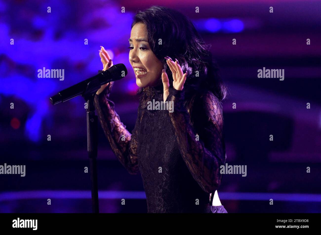 Joy Esquivias im Finale der 13. Staffel der Castingshow 'The Voice of ...