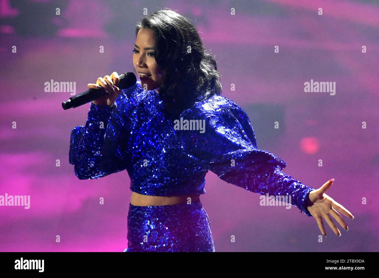 Joy Esquivias im Finale der 13. Staffel der Castingshow 'The Voice of ...