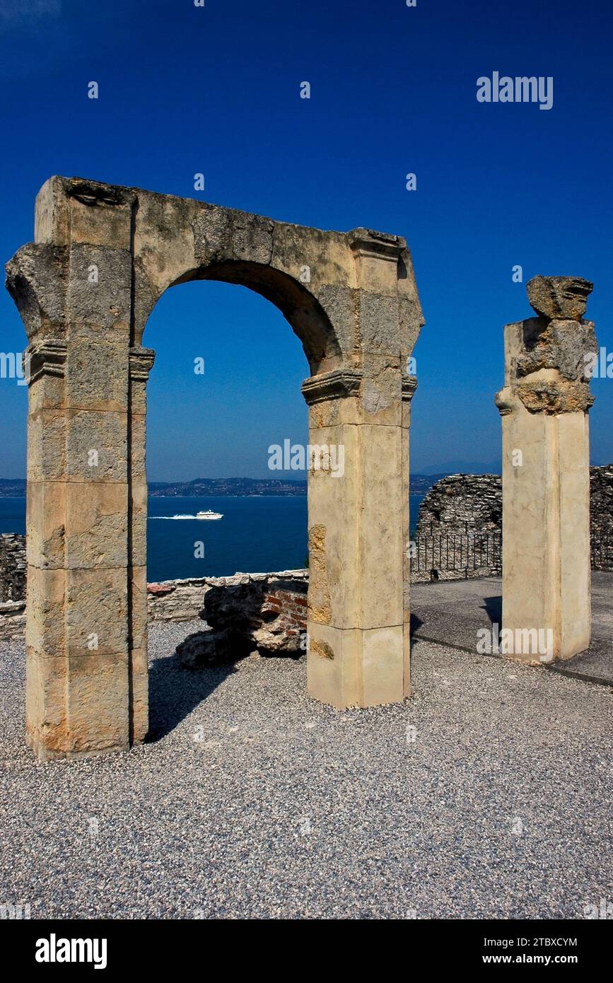 Rebuilt pillars of ancient arcade hi-res stock photography and images ...