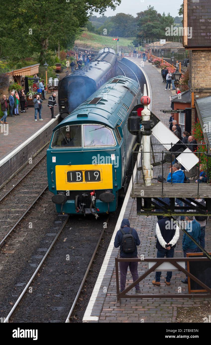 Class 52 'western' locomotive D1015 Western Champion running round its ...