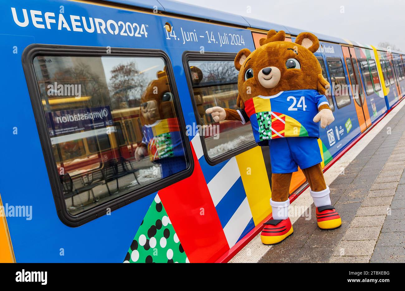 Berlin, Germany. 09th Dec, 2023. A class 481 S-Bahn train in the ...