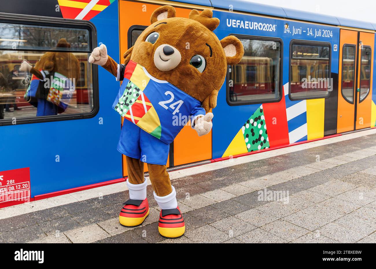Berlin, Germany. 09th Dec, 2023. A class 481 S-Bahn train in the ...