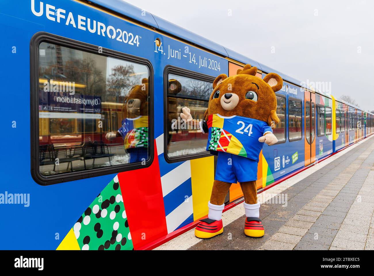 Berlin, Germany. 09th Dec, 2023. A class 481 S-Bahn train in the ...