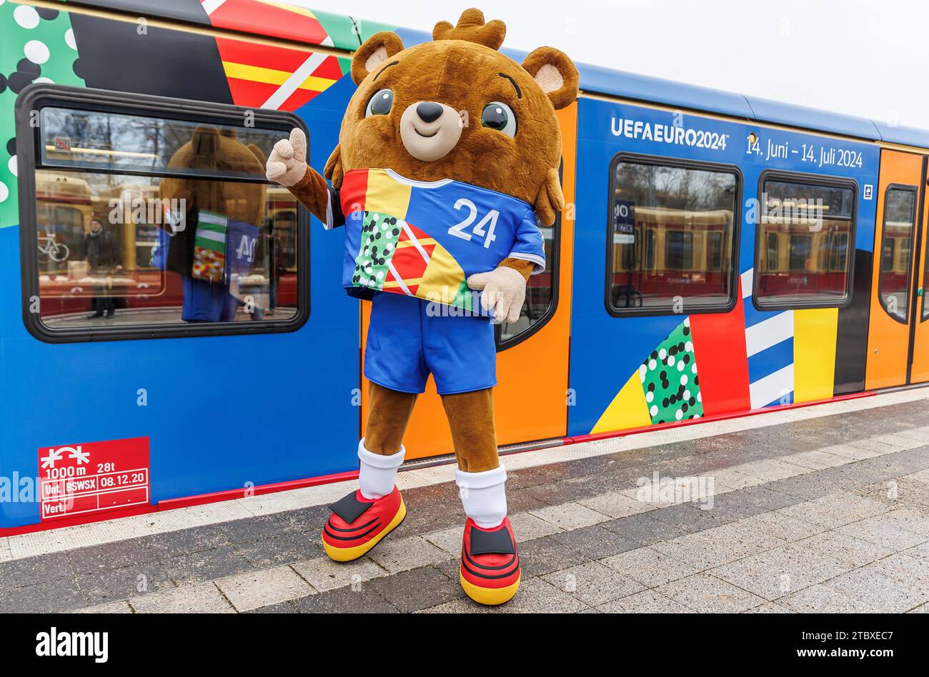 Berlin, Germany. 09th Dec, 2023. A class 481 S-Bahn train in the ...