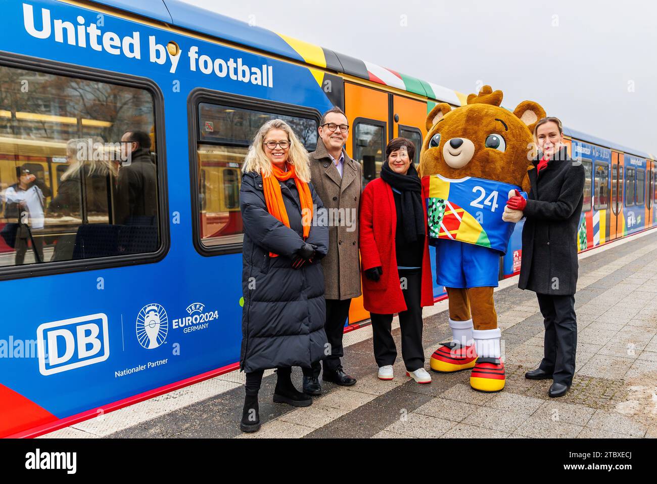 Berlin, Germany. 09th Dec, 2023. A class 481 S-Bahn train in the ...
