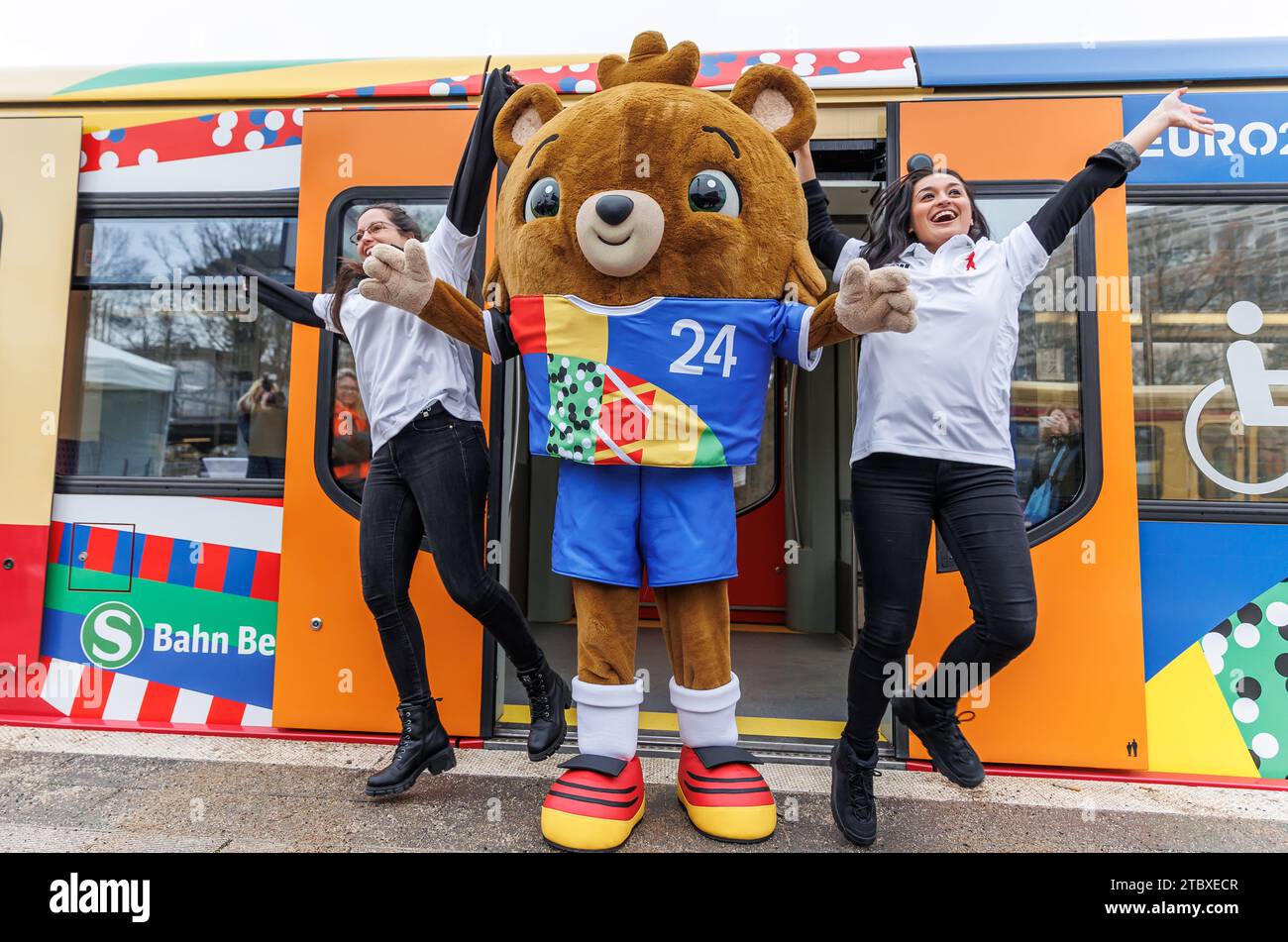 Berlin, Germany. 09th Dec, 2023. A class 481 S-Bahn train in the ...