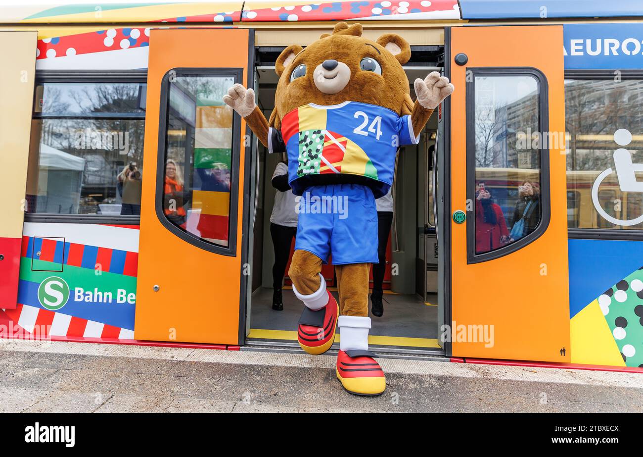 Berlin, Germany. 09th Dec, 2023. A class 481 S-Bahn train in the ...