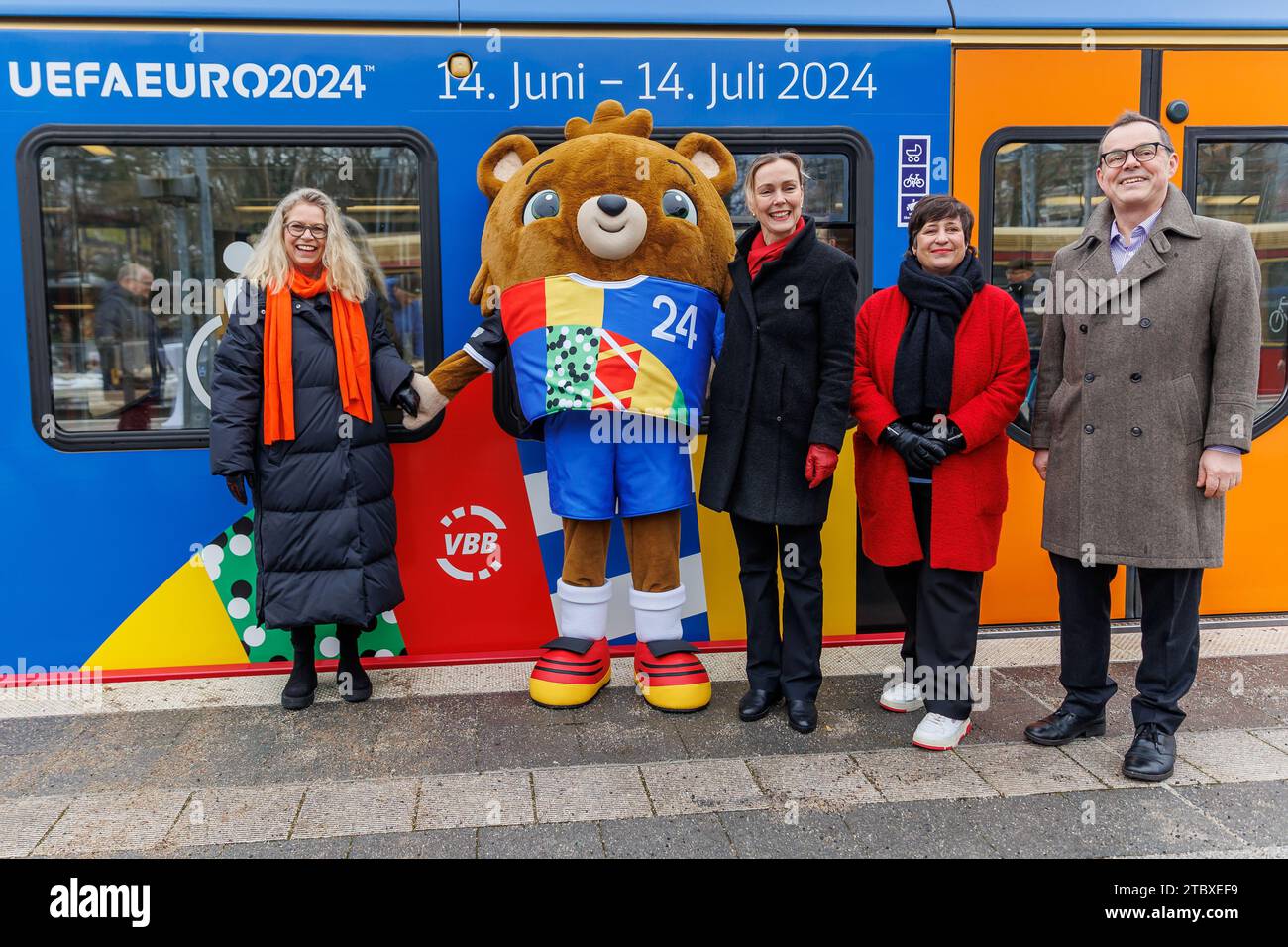 Berlin, Germany. 09th Dec, 2023. A class 481 S-Bahn train in the ...