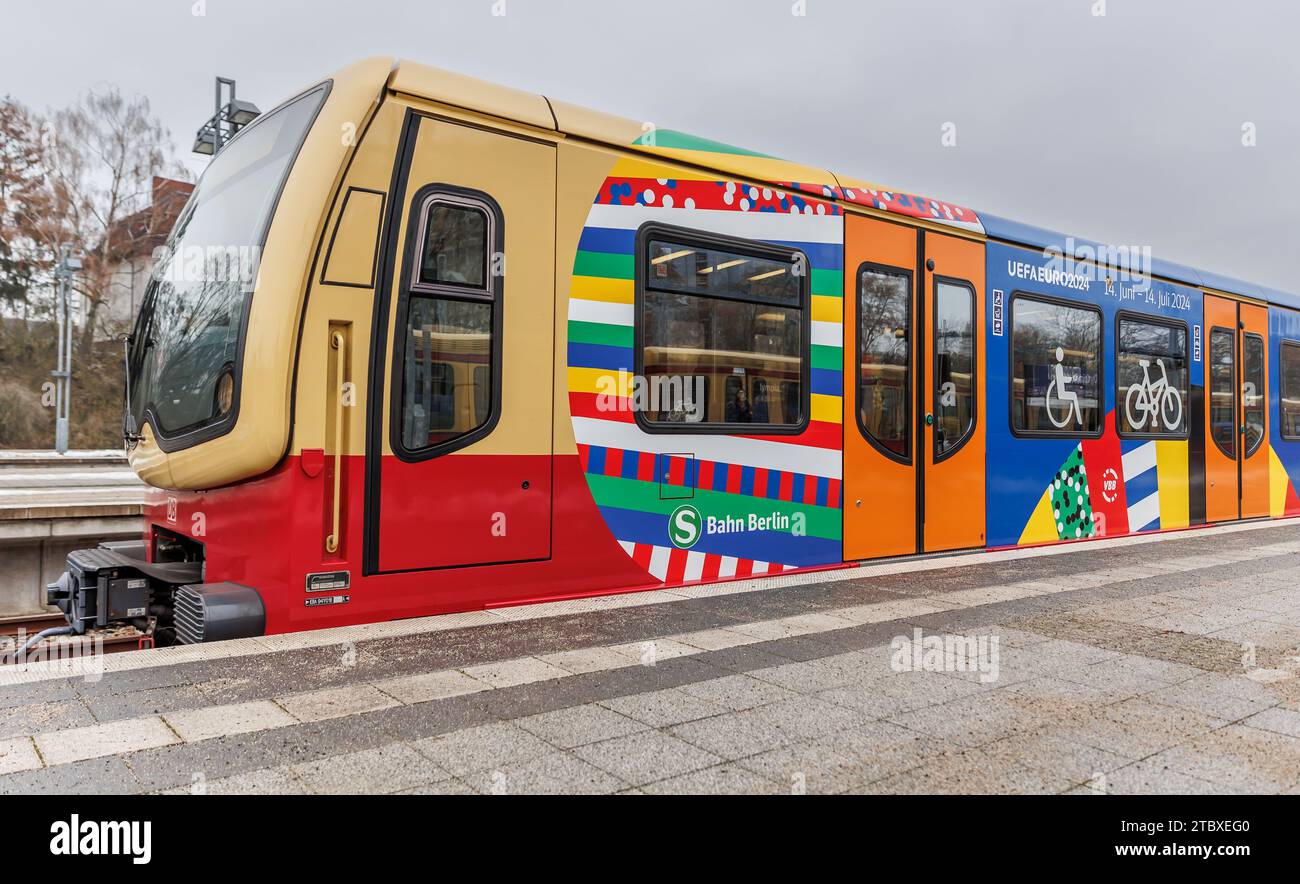 Berlin, Germany. 09th Dec, 2023. A class 481 S-Bahn train in Euro ...