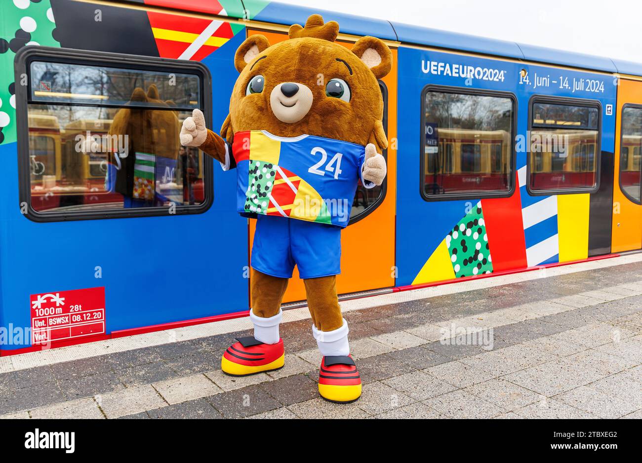 Berlin, Germany. 09th Dec, 2023. A class 481 S-Bahn train in the ...