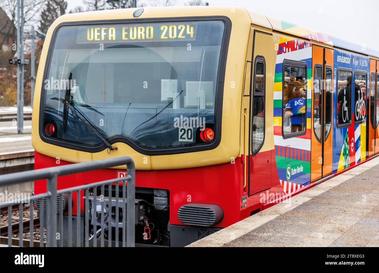 Berlin, Germany. 09th Dec, 2023. A class 481 S-Bahn train in Euro ...