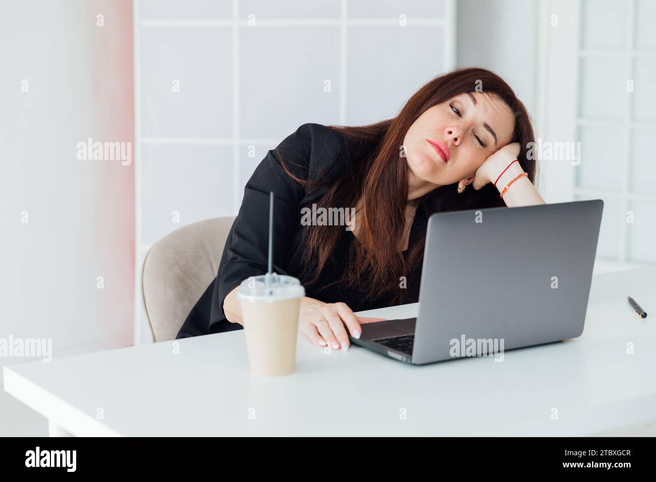 Woman sleeping at workplace with laptop tired at work Stock Photo - Alamy