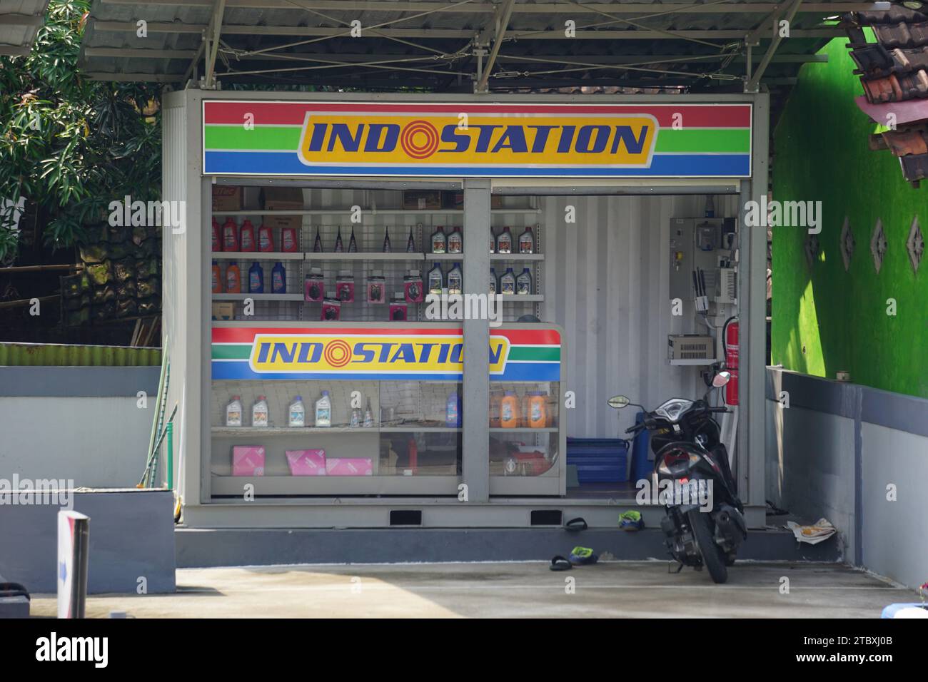The building of gasoline Indo Mobile gas station Stock Photo - Alamy