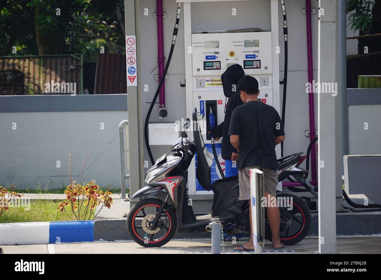 The building of gasoline Indo Mobile gas station Stock Photo - Alamy