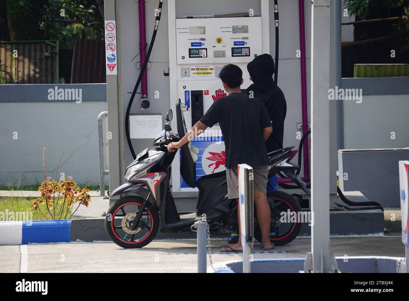 The building of gasoline Indo Mobile gas station Stock Photo - Alamy
