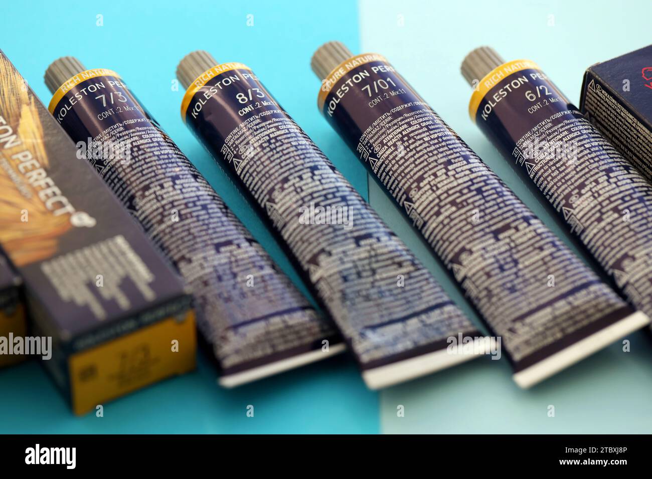 Wella logo hi-res stock photography and images - Alamy
