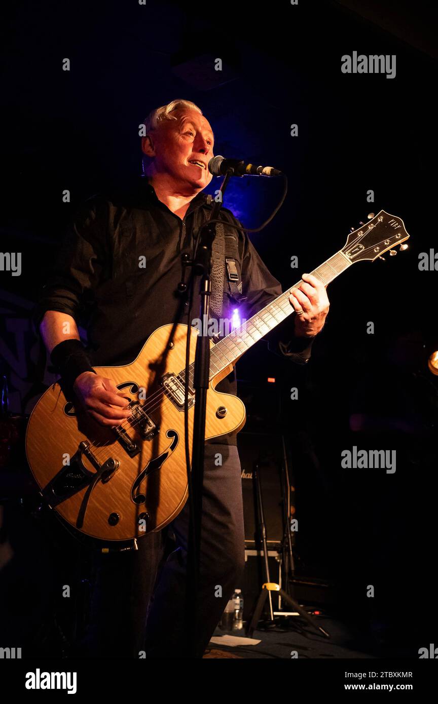 Glasgow, UK. 08th Dec, 2023. Photographs of Kirk Brandon of Spear of Destiny performing at KIng ...