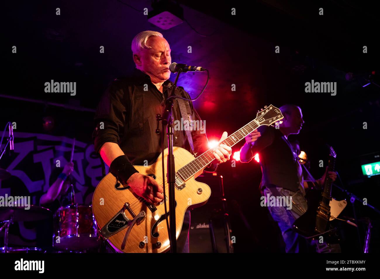 Glasgow, UK. 08th Dec, 2023. Photographs of Kirk Brandon of Spear of Destiny performing at KIng ...