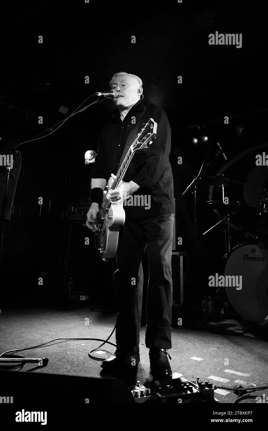 Glasgow, UK. 08th Dec, 2023. Photographs of Kirk Brandon of Spear of Destiny performing at KIng ...