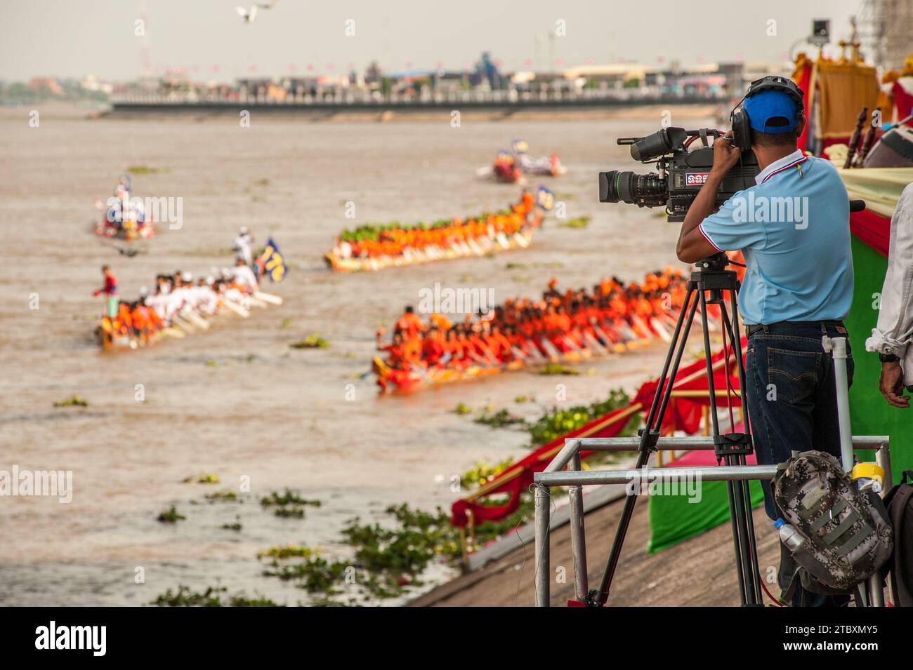 Bon Om Touk, The Cambodian Water Festival, w/ longboat racing on the ...