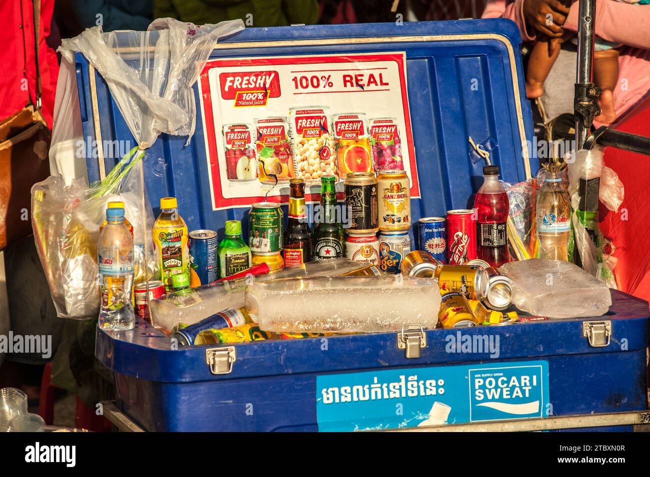 Cold drinks sold here sign hi-res stock photography and images - Alamy
