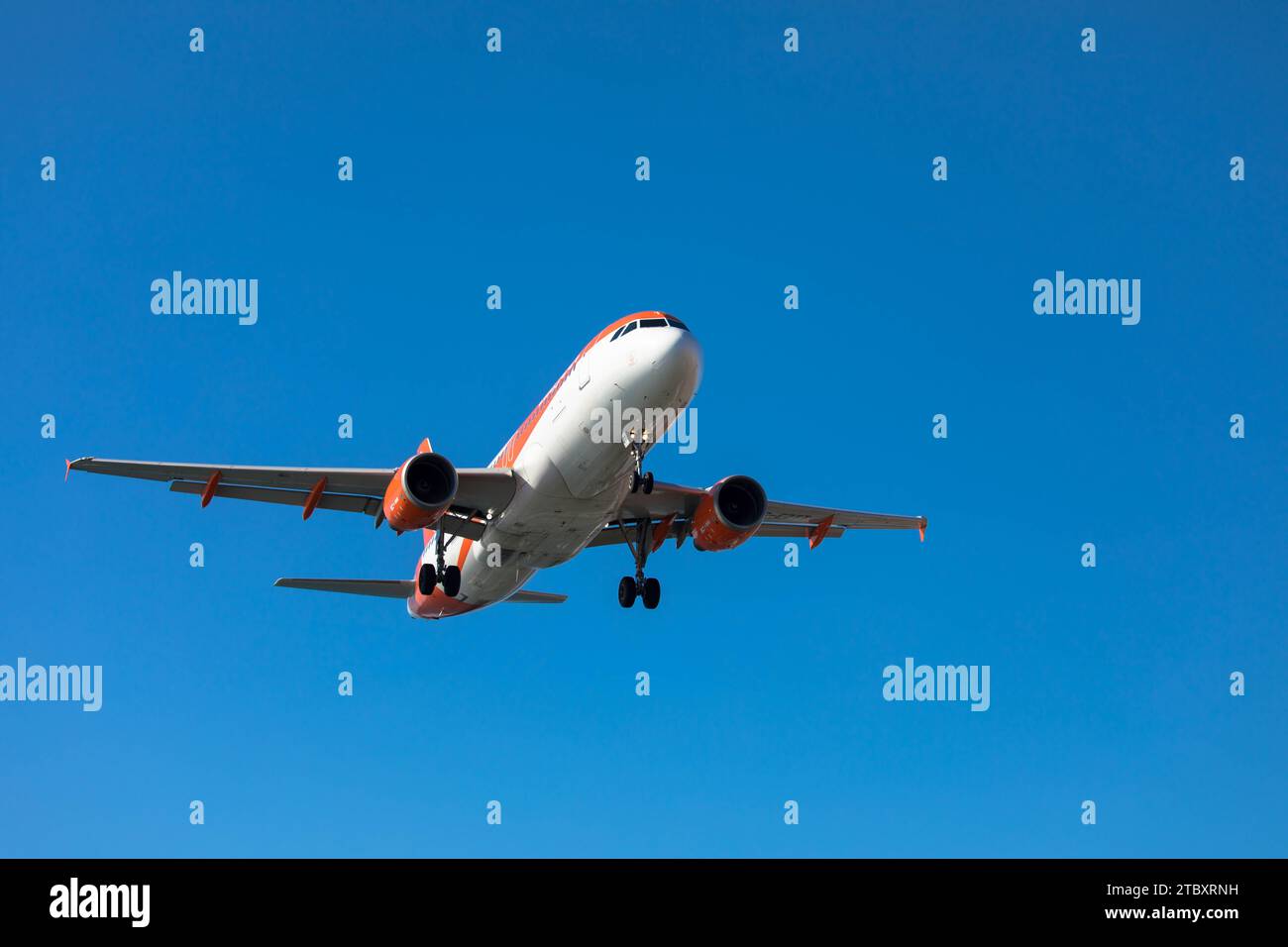 Jet cockpit final approach hi-res stock photography and images - Alamy