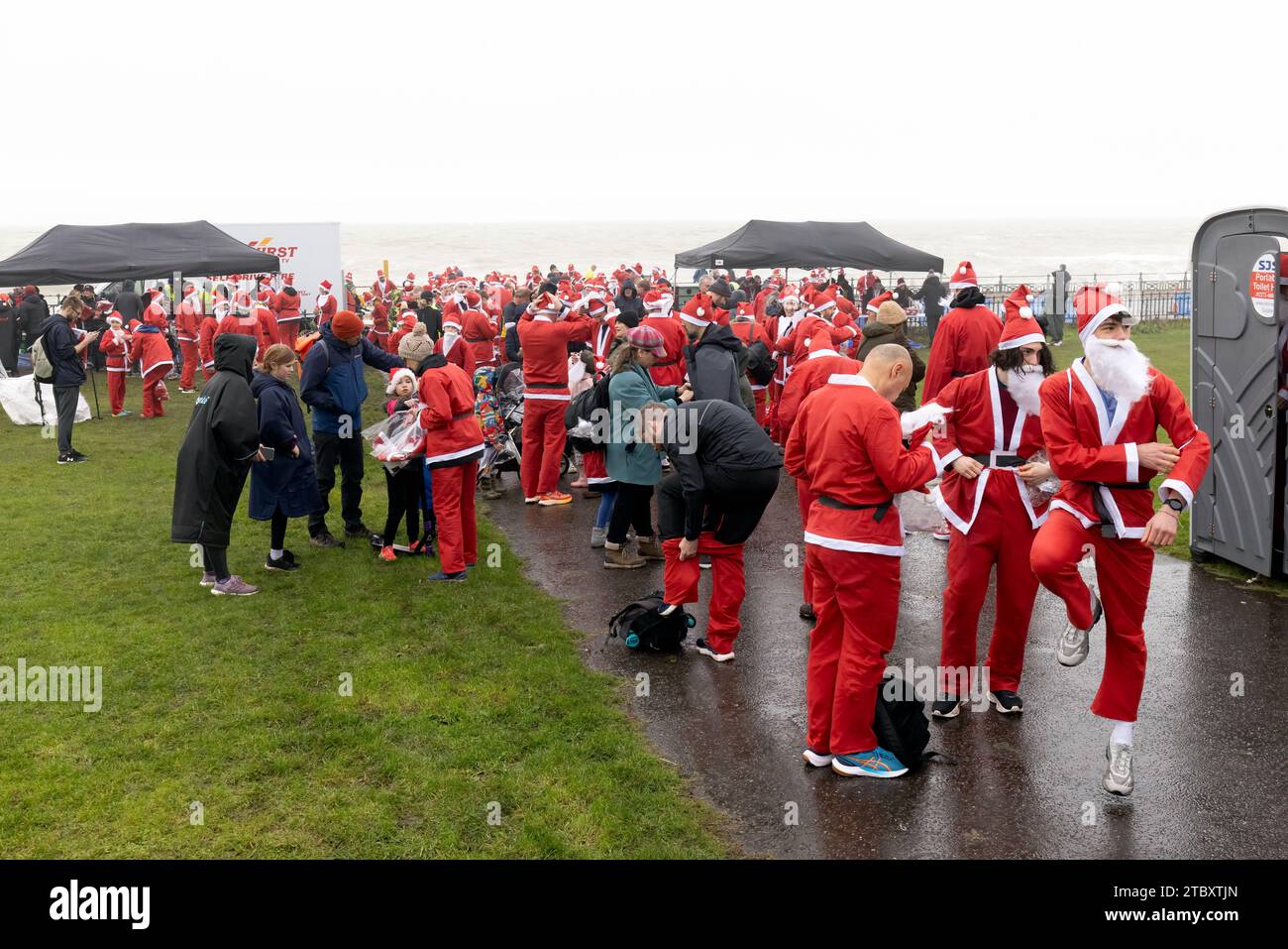Hove Seafront, City of Brighton & Hove, East Sussex, UK. Over 600 participants turn up for the ...