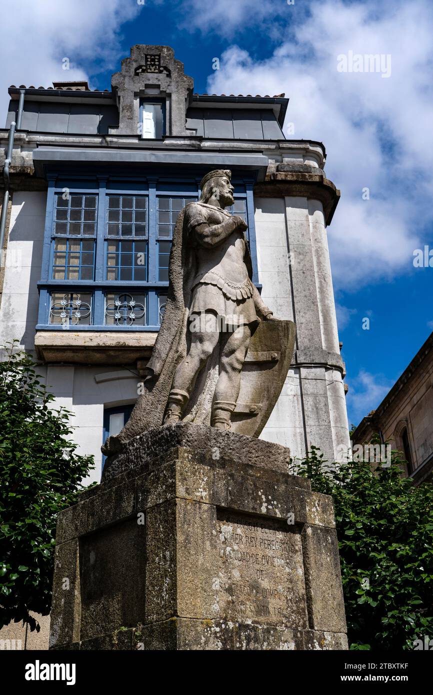 Estatua del rey alfonso ii de asturias hi-res stock photography and ...