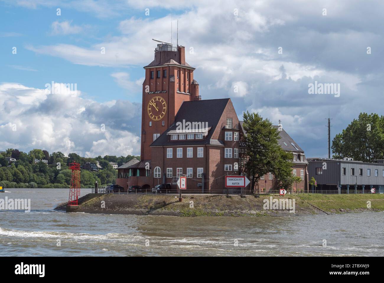 The Seemannshöft pilot house (Lotsenhaus Seemannshöft) viewed from the ...